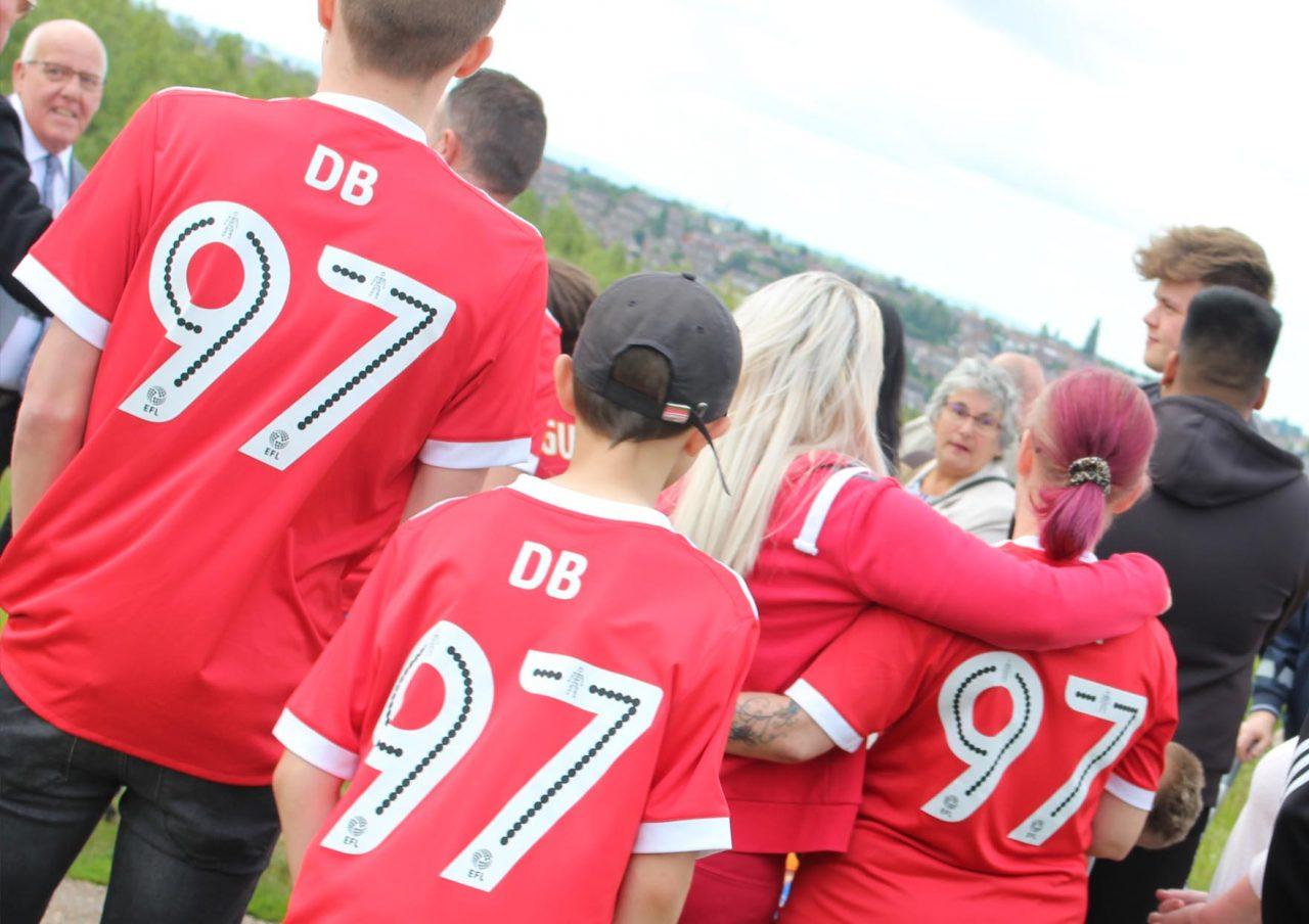 Friends and family gather at Gedling Country Park to see unveiling of ...