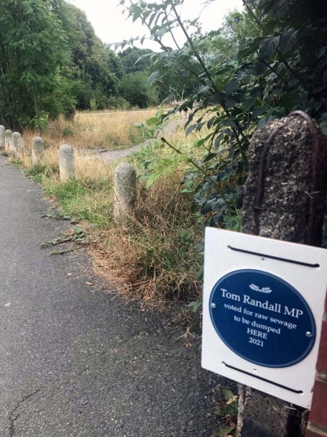 Fake blue plaque about Gedling MP's vote on Environment Bill appears ...